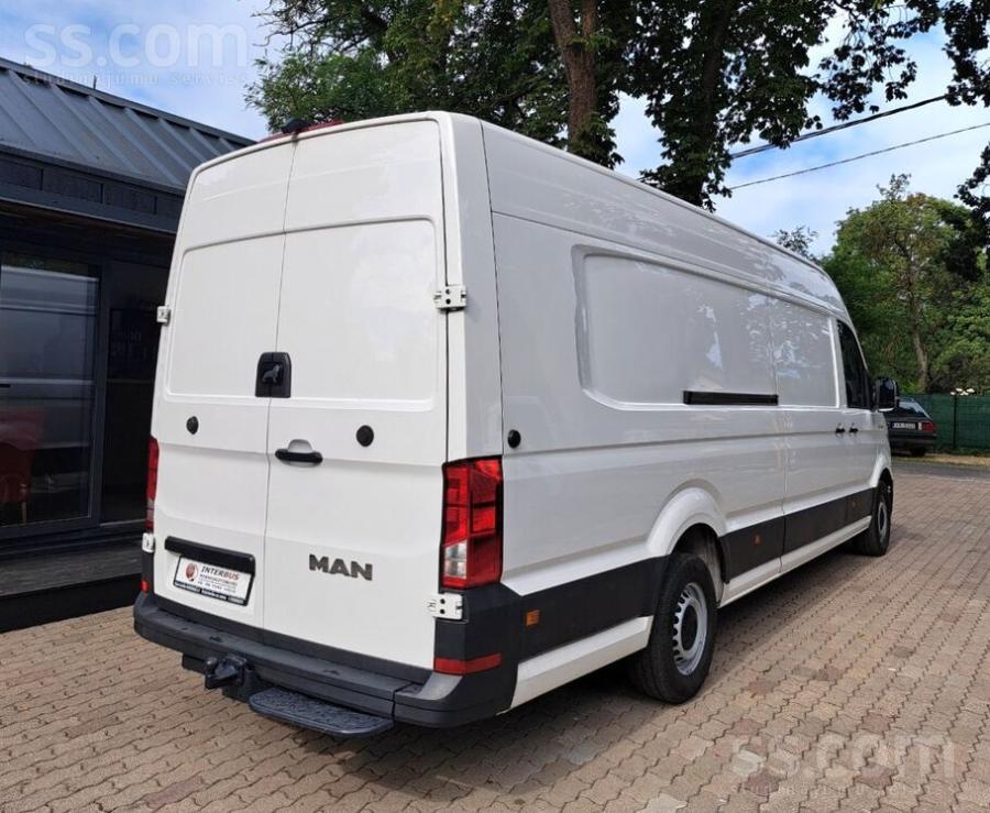 White Volkswagen Crafter 2022 in Riga, with an engine capacity of 2.00 L and mileage of 0 thousand km for 27225 €, photo 3 on AUTOMOTO.COM.LV