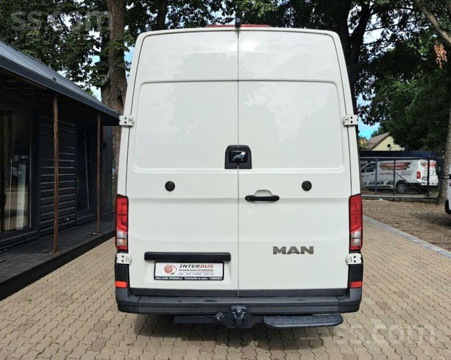 White Volkswagen Crafter 2022 in Riga, with an engine capacity of 2.00 L and mileage of 0 thousand km for 27225 €, photo 8 on AUTOMOTO.COM.LV