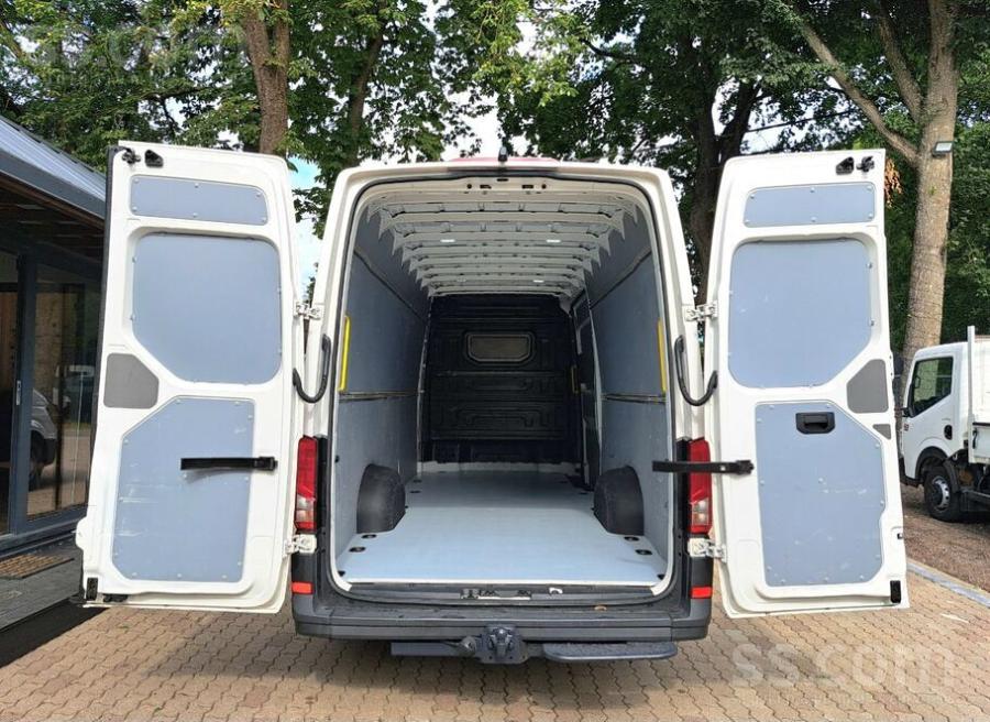 White Volkswagen Crafter 2022 in Riga, with an engine capacity of 2.00 L and mileage of 0 thousand km for 27225 €, photo 9 on AUTOMOTO.COM.LV