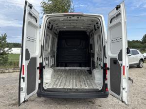 White Volkswagen Crafter 2022 in Jurmala, with an engine capacity of 2.00 L and mileage of 149 thousand km for 19950 €, photo 8 on AUTOMOTO.COM.LV