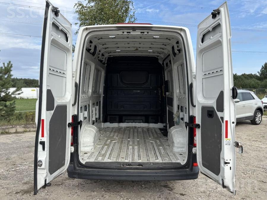 White Volkswagen Crafter 2022 in Jurmala, with an engine capacity of 2.00 L and mileage of 149 thousand km for 19950 €, photo 8 on AUTOMOTO.COM.LV