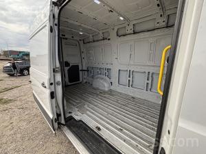 White Volkswagen Crafter 2022 in Jurmala, with an engine capacity of 2.00 L and mileage of 149 thousand km for 19950 €, photo 9 on AUTOMOTO.COM.LV