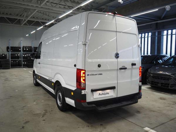 White Volkswagen Crafter 2023 in Vilnius, with an engine capacity of 0.00 L and mileage of 38 thousand km for 33900 €, photo 6 on AUTOMOTO.COM.LV