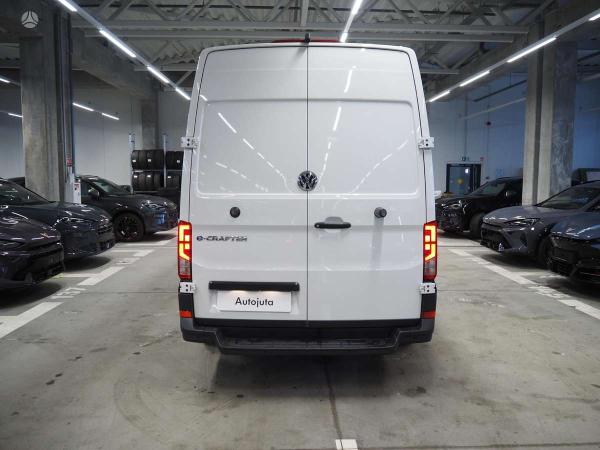White Volkswagen Crafter 2023 in Vilnius, with an engine capacity of 0.00 L and mileage of 53 thousand km for 33900 €, photo 5 on AUTOMOTO.COM.LV