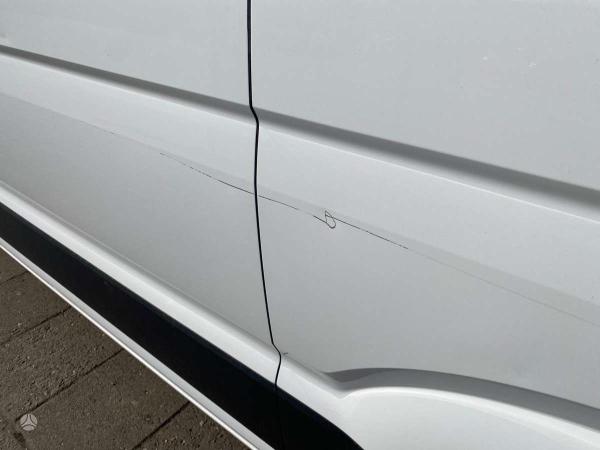 White Volkswagen Crafter 2023 in Vilnius, with an engine capacity of 2.00 L and mileage of 90 thousand km for 22000 €, photo 7 on AUTOMOTO.COM.LV