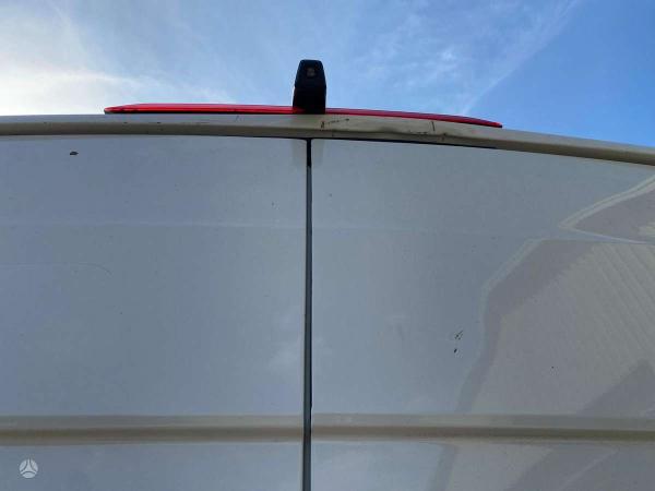 White Volkswagen Crafter 2023 in Vilnius, with an engine capacity of 2.00 L and mileage of 90 thousand km for 22000 €, photo 8 on AUTOMOTO.COM.LV