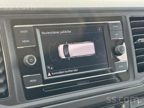 White Volkswagen Crafter 2023 in Jurmala, with an engine capacity of 2.00 L and mileage of 149 thousand km for 20950 €, photo 7 on AUTOMOTO.COM.LV