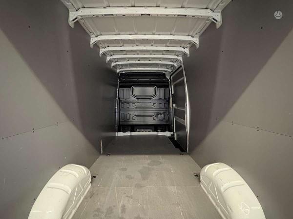 White Volkswagen Crafter 2024 in Marijampole, with an engine capacity of 1.97 L and mileage of 17 thousand km for 37900 €, photo 7 on AUTOMOTO.COM.LV