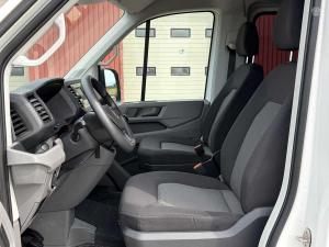 White Volkswagen Crafter 2024 in Ukmerge, with an engine capacity of 1.97 L and mileage of 33 thousand km for 30400 €, photo 9 on AUTOMOTO.COM.LV