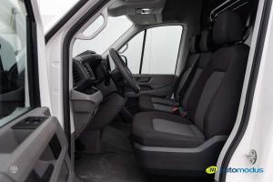 White Volkswagen Crafter 2025 in Vilnius, with an engine capacity of 1.97 L and mileage of 40 thousand km for 27990 €, photo 4 on AUTOMOTO.COM.LV