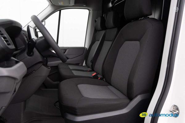 White Volkswagen Crafter 2025 in Vilnius, with an engine capacity of 1.97 L and mileage of 40 thousand km for 27990 €, photo 4 on AUTOMOTO.COM.LV