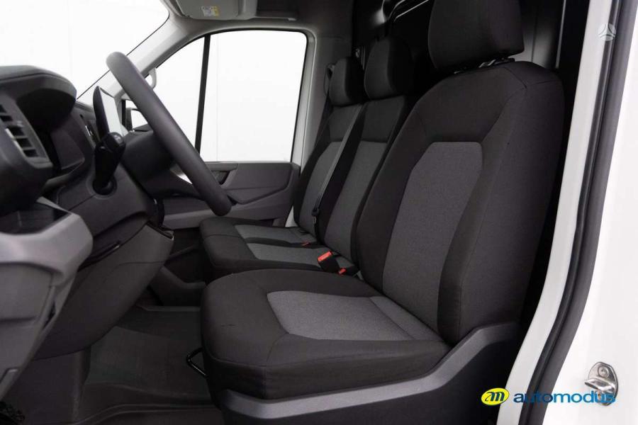 White Volkswagen Crafter 2025 in Vilnius, with an engine capacity of 1.97 L and mileage of 40 thousand km for 27990 €, photo 5 on AUTOMOTO.COM.LV