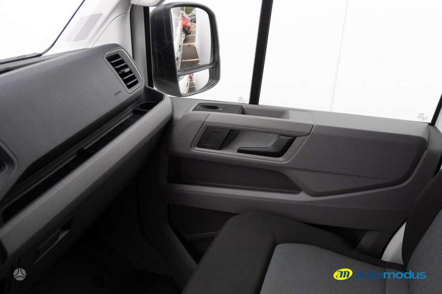 White Volkswagen Crafter 2025 in Vilnius, with an engine capacity of 1.97 L and mileage of 40 thousand km for 27990 €, photo 8 on AUTOMOTO.COM.LV