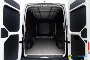 White Volkswagen Crafter 2025 in Vilnius, with an engine capacity of 1.97 L and mileage of 40 thousand km for 27990 €, photo 25 on AUTOMOTO.COM.LV