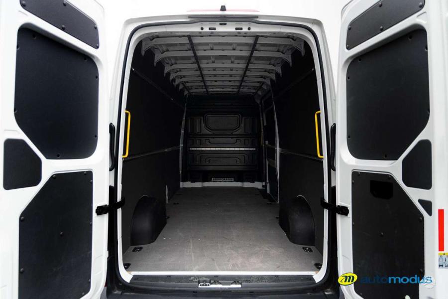 White Volkswagen Crafter 2025 in Vilnius, with an engine capacity of 1.97 L and mileage of 40 thousand km for 27990 €, photo 25 on AUTOMOTO.COM.LV