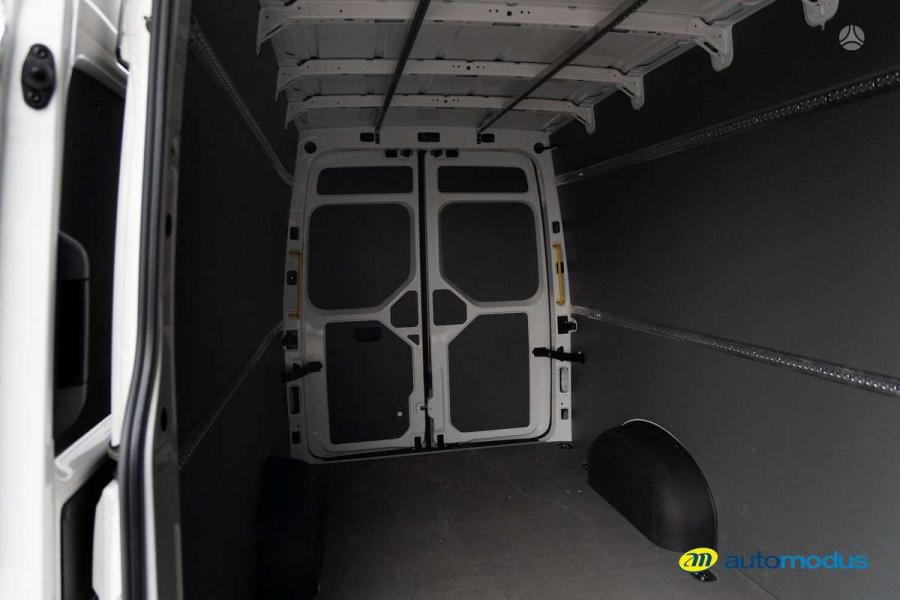 White Volkswagen Crafter 2025 in Vilnius, with an engine capacity of 1.97 L and mileage of 40 thousand km for 27990 €, photo 29 on AUTOMOTO.COM.LV