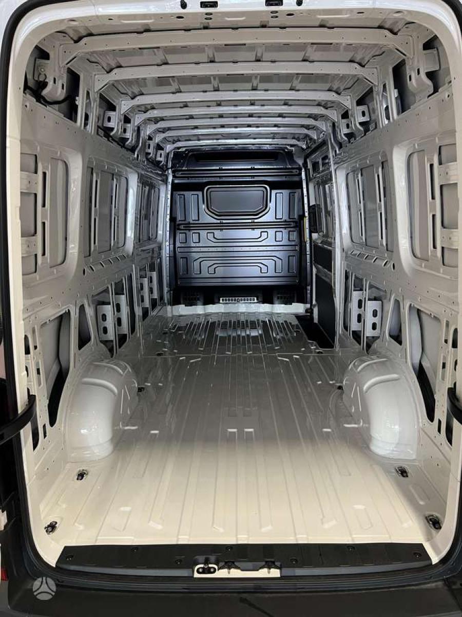 White Volkswagen Crafter 2026 in Kaunas, with an engine capacity of 1.98 L and mileage of 0 thousand km for 38900 €, photo 6 on AUTOMOTO.COM.LV