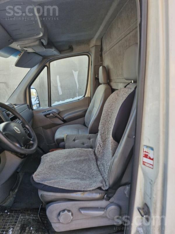 Balts Volkswagen Crafter 2007 Ventspils, ar dzinēja tilpumu 2.50 L un nobraukumu 617 tūkst. km par 3450 €, foto 6 vietnē AUTOMOTO.COM.LV