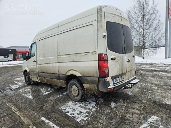 White Volkswagen Crafter 2007 in Riga, with an engine capacity of 2.50 L and mileage of 292 thousand km for 2500 €, photo 4 on AUTOMOTO.COM.LV