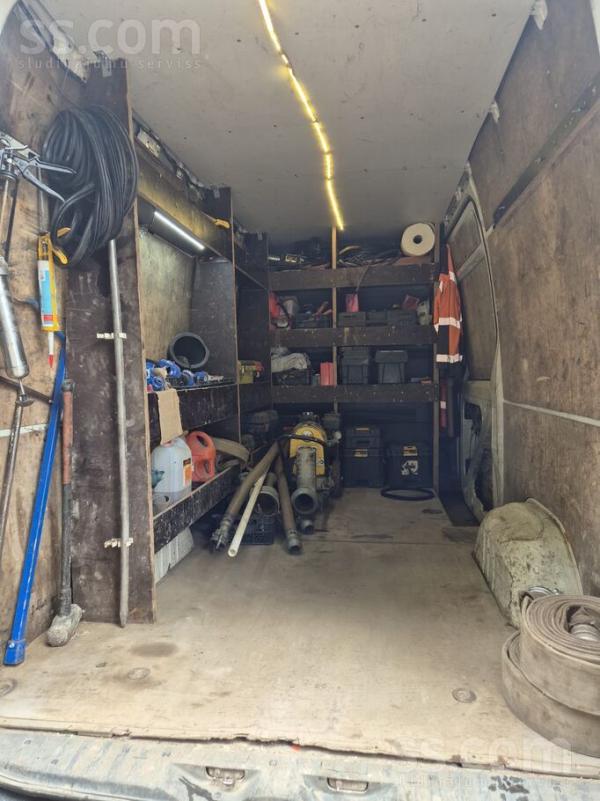 Balts Volkswagen Crafter 2008 Rīga, ar dzinēja tilpumu 2.50 L un nobraukumu 423 tūkst. km par 3000 €, foto 4 vietnē AUTOMOTO.COM.LV