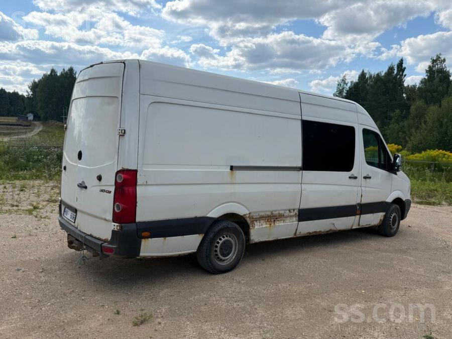 White Volkswagen Crafter 2008 in Valmiera, with an engine capacity of 2.50 L and mileage of 614 thousand km for 1450 €, photo 1 on AUTOMOTO.COM.LV