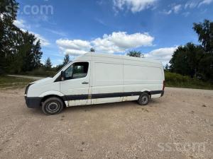 White Volkswagen Crafter 2008 in Valmiera, with an engine capacity of 2.50 L and mileage of 614 thousand km for 1450 €, photo 5 on AUTOMOTO.COM.LV
