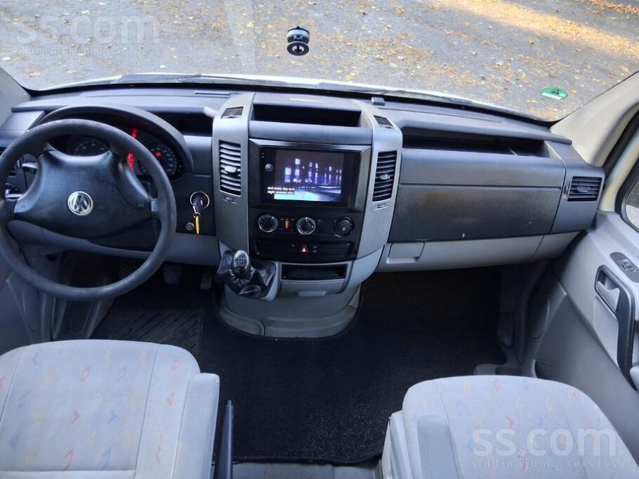 White Volkswagen Crafter 2008 in Riga, with an engine capacity of 2.50 L and mileage of 375 thousand km for 5900 €, photo 8 on AUTOMOTO.COM.LV