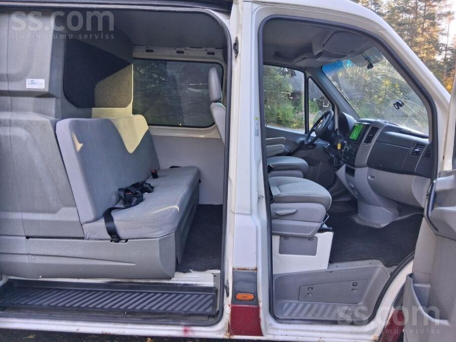 White Volkswagen Crafter 2008 in Riga, with an engine capacity of 2.50 L and mileage of 375 thousand km for 5900 €, photo 9 on AUTOMOTO.COM.LV