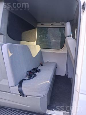 White Volkswagen Crafter 2008 in Riga, with an engine capacity of 2.50 L and mileage of 375 thousand km for 5900 €, photo 10 on AUTOMOTO.COM.LV