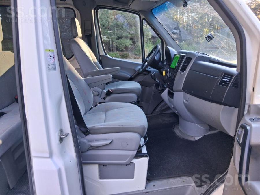 White Volkswagen Crafter 2008 in Riga, with an engine capacity of 2.50 L and mileage of 375 thousand km for 5900 €, photo 11 on AUTOMOTO.COM.LV