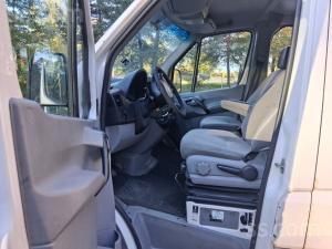 White Volkswagen Crafter 2008 in Riga, with an engine capacity of 2.50 L and mileage of 375 thousand km for 5900 €, photo 13 on AUTOMOTO.COM.LV