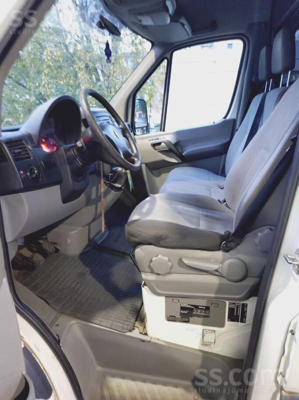 Volkswagen Crafter 2008 in Riga on AUTOMOTO.COM.LV White Volkswagen Crafter 2008 in Riga, with an engine capacity of 2.50 L and mileage of 443 thousand km for 3300 €, photo 10 on AUTOMOTO.COM.LV