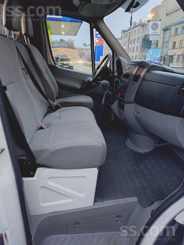 Volkswagen Crafter 2008 in Riga on AUTOMOTO.COM.LV White Volkswagen Crafter 2008 in Riga, with an engine capacity of 2.50 L and mileage of 443 thousand km for 3300 €, photo 11 on AUTOMOTO.COM.LV