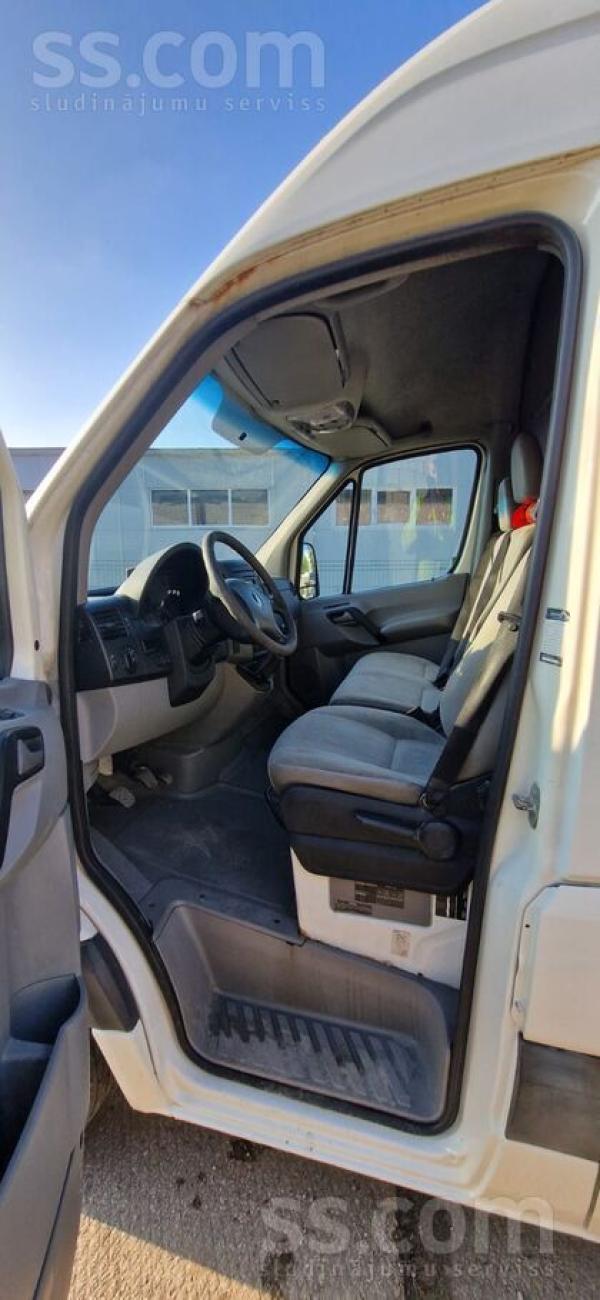 Balts Volkswagen Crafter 2009 Rīga, ar dzinēja tilpumu 2.50 L un nobraukumu 315 tūkst. km par 3990 €, foto 4 vietnē AUTOMOTO.COM.LV