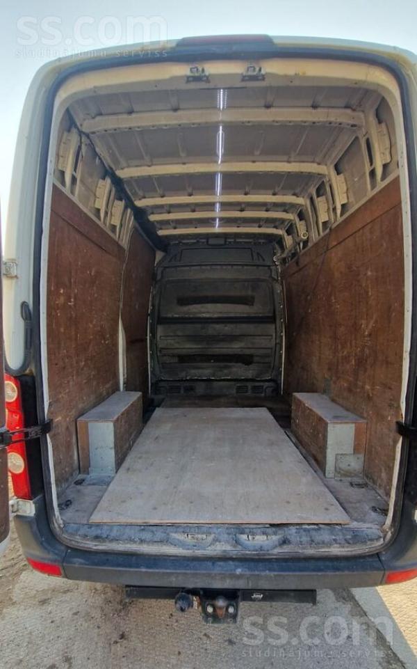 Balts Volkswagen Crafter 2009 Rīga, ar dzinēja tilpumu 2.50 L un nobraukumu 315 tūkst. km par 3990 €, foto 5 vietnē AUTOMOTO.COM.LV
