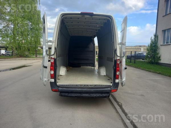 White Volkswagen Crafter 2009 in Riga, with an engine capacity of 2.50 L and mileage of 0 thousand km for 8000 €, photo 9 on AUTOMOTO.COM.LV