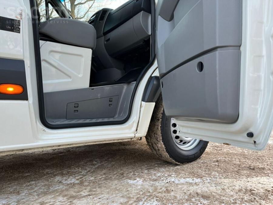 Balts Volkswagen Crafter 2010 Liepāja, ar dzinēja tilpumu 2.50 L un nobraukumu 234 tūkst. km par 6500 €, foto 18 vietnē AUTOMOTO.COM.LV