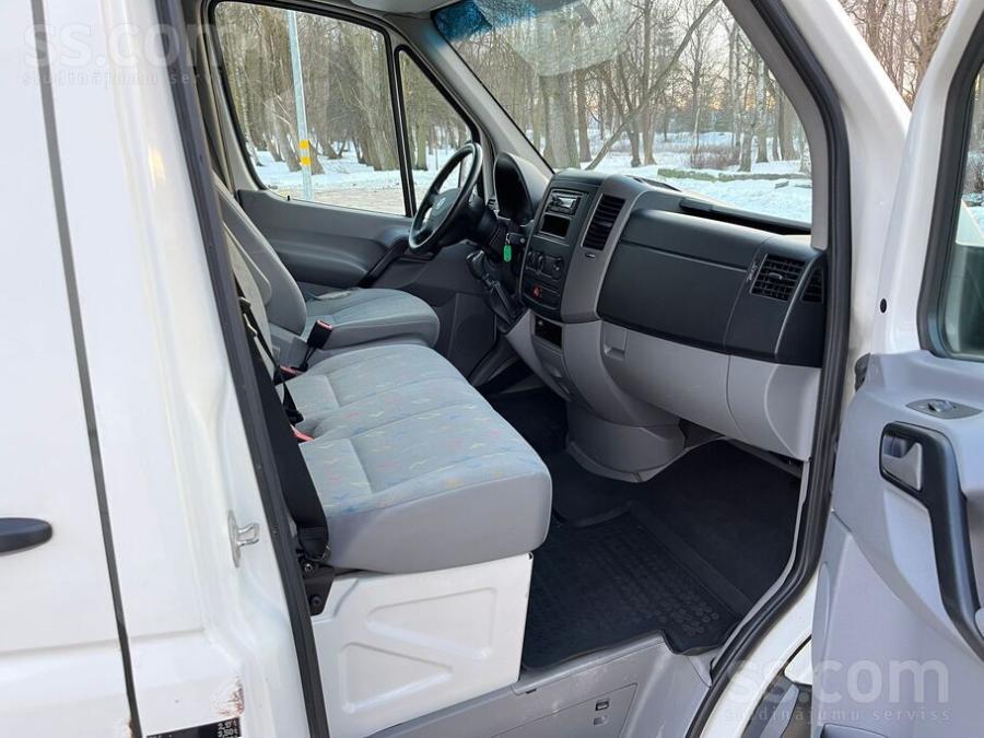 Balts Volkswagen Crafter 2010 Liepāja, ar dzinēja tilpumu 2.50 L un nobraukumu 234 tūkst. km par 6500 €, foto 19 vietnē AUTOMOTO.COM.LV