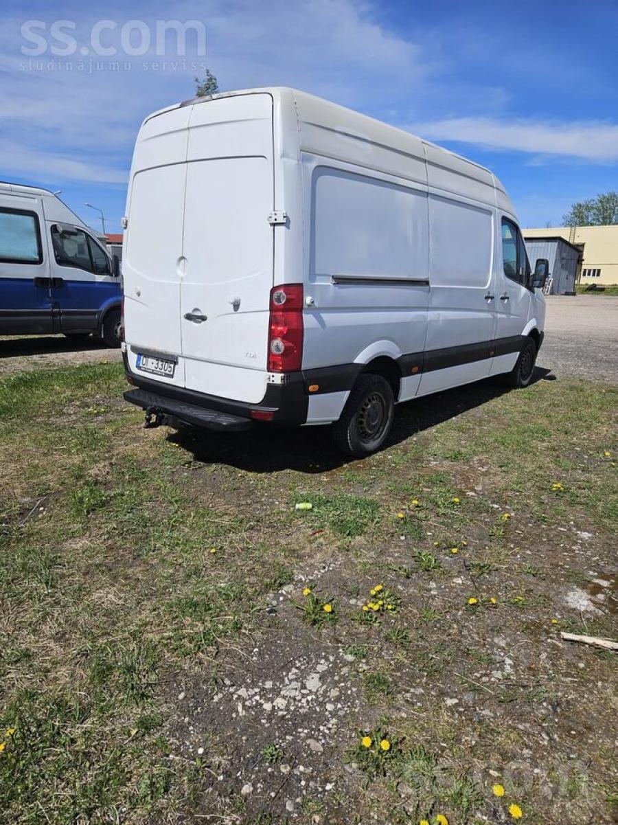 White Volkswagen Crafter 2010 in Riga, with an engine capacity of 2.50 L and mileage of 490 thousand km for 3800 €, photo 4 on AUTOMOTO.COM.LV