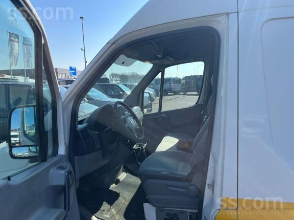 Balts Volkswagen Crafter 2010 Rīga, ar dzinēja tilpumu 2.50 L un nobraukumu 329 tūkst. km par 5500 €, foto 2 vietnē AUTOMOTO.COM.LV