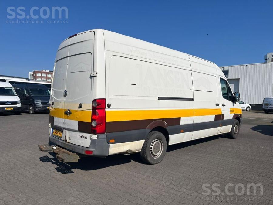 White Volkswagen Crafter 2010 in Riga, with an engine capacity of 2.50 L and mileage of 329 thousand km for 5500 €, photo 4 on AUTOMOTO.COM.LV