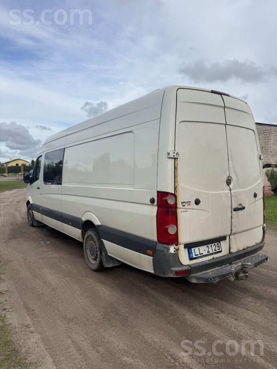 White Volkswagen Crafter 2010 in Ventspils, with an engine capacity of 2.50 L and mileage of 768 thousand km for 2000 €, photo 3 on AUTOMOTO.COM.LV