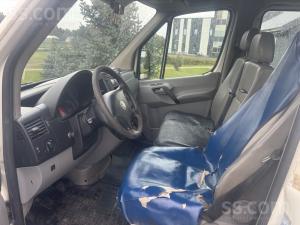 White Volkswagen Crafter 2010 in Riga, with an engine capacity of 2.50 L and mileage of 340 thousand km for 3700 €, photo 7 on AUTOMOTO.COM.LV