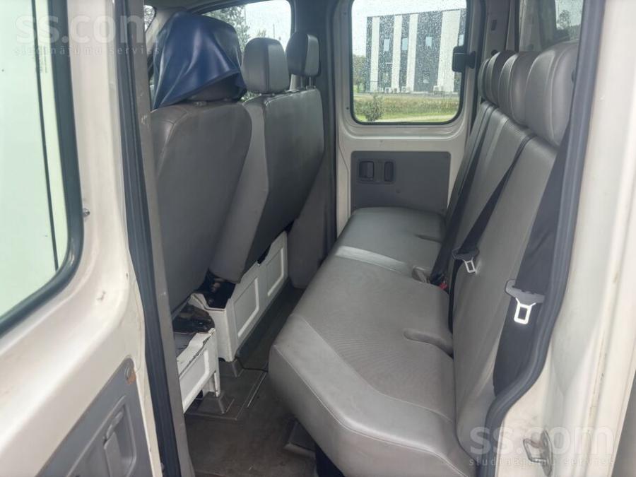 White Volkswagen Crafter 2010 in Riga, with an engine capacity of 2.50 L and mileage of 340 thousand km for 3700 €, photo 8 on AUTOMOTO.COM.LV