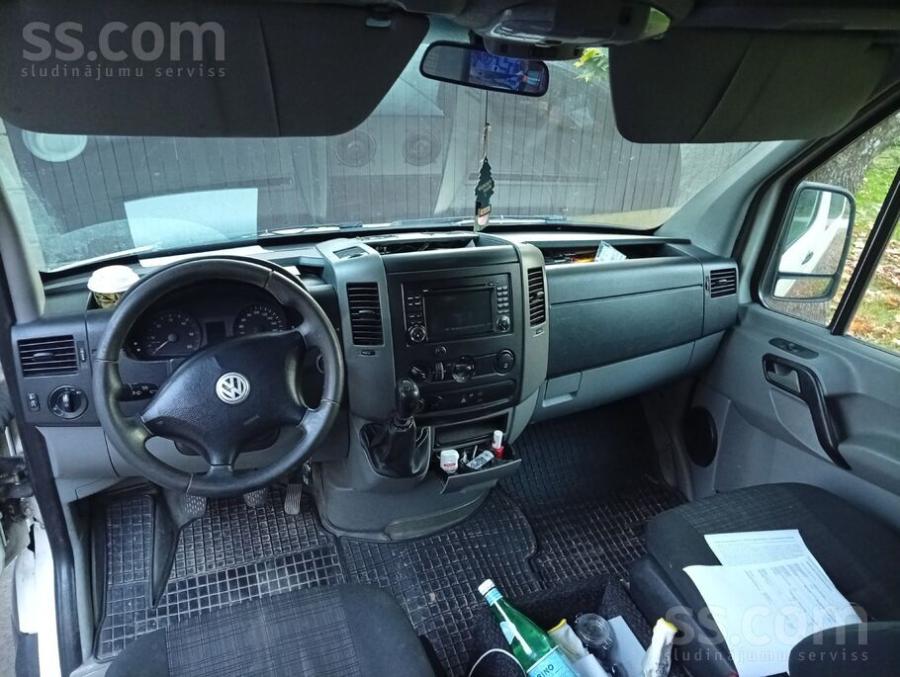 White Volkswagen Crafter 2010 in Riga, with an engine capacity of 2.70 L and mileage of 530 thousand km for 7200 €, photo 6 on AUTOMOTO.COM.LV
