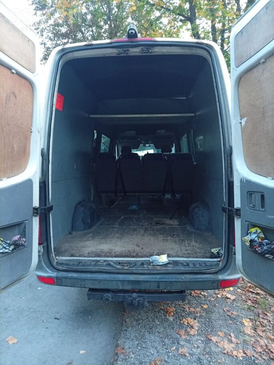 White Volkswagen Crafter 2010 in Riga, with an engine capacity of 2.70 L and mileage of 530 thousand km for 7200 €, photo 7 on AUTOMOTO.COM.LV