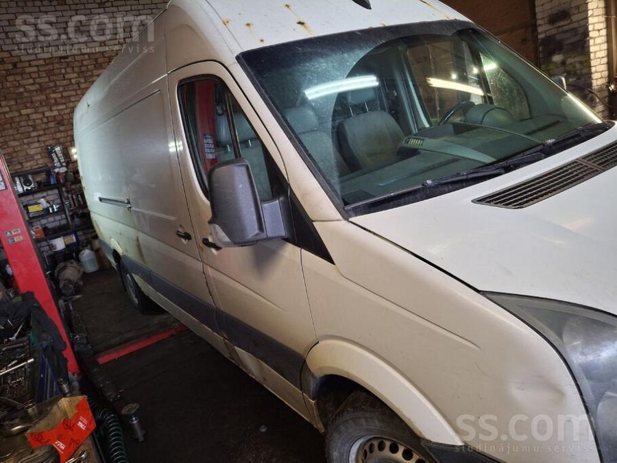 Balts Volkswagen Crafter 2011 Rīga, ar dzinēja tilpumu 2.50 L un nobraukumu 324 tūkst. km par 3450 €, foto 4 vietnē AUTOMOTO.COM.LV