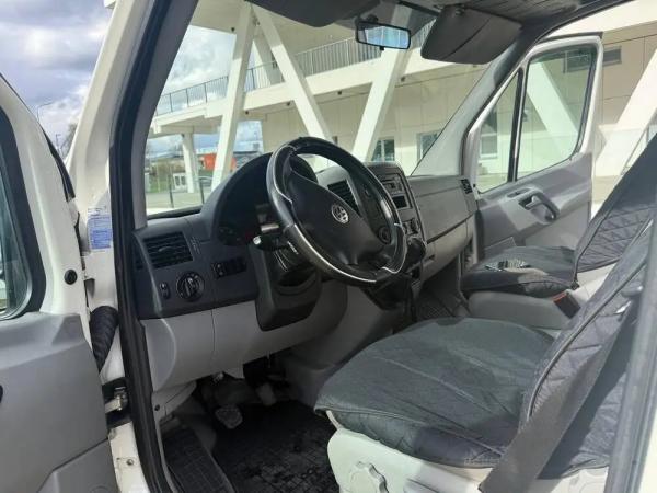 White Volkswagen Crafter 2011 in Rezekne, with an engine capacity of 2.50 L and mileage of 313 thousand km for 9990 €, photo 9 on AUTOMOTO.COM.LV