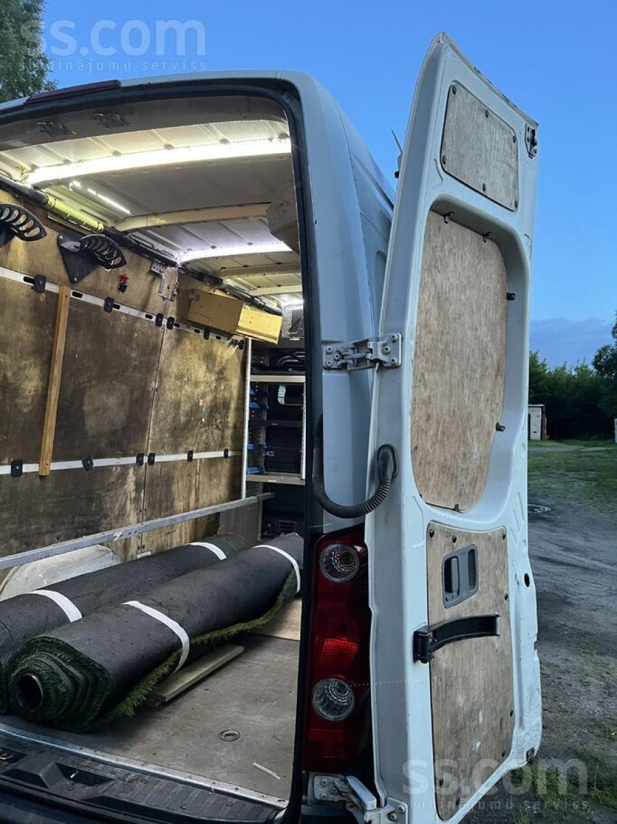 Balts Volkswagen Crafter 2011 Daugavpils, ar dzinēja tilpumu 2.50 L un nobraukumu 460 tūkst. km par 3500 €, foto 1 vietnē AUTOMOTO.COM.LV