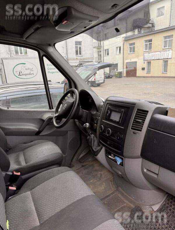Volkswagen Crafter 2011 in Riga on AUTOMOTO.COM.LV White Volkswagen Crafter 2011 in Riga, with an engine capacity of 2.00 L and mileage of 365 thousand km for 6000 €, photo 4 on AUTOMOTO.COM.LV